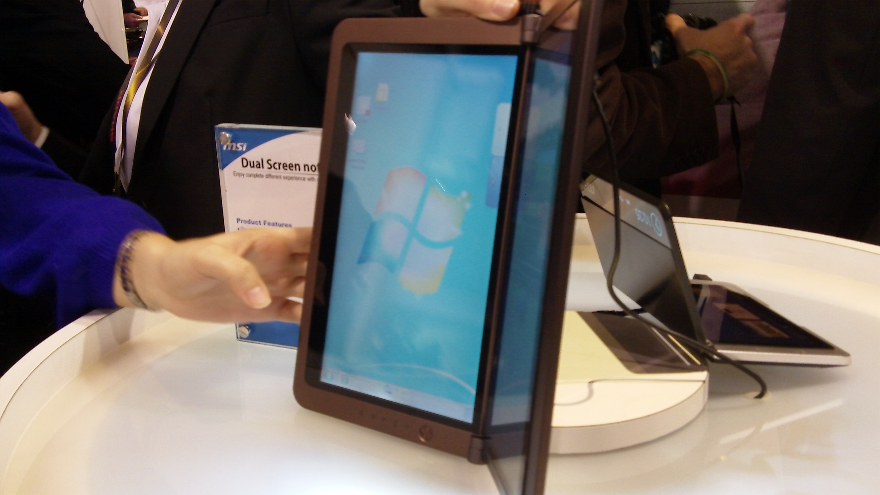 CES: MSI Shows off Concept Dual Screen Notebooks